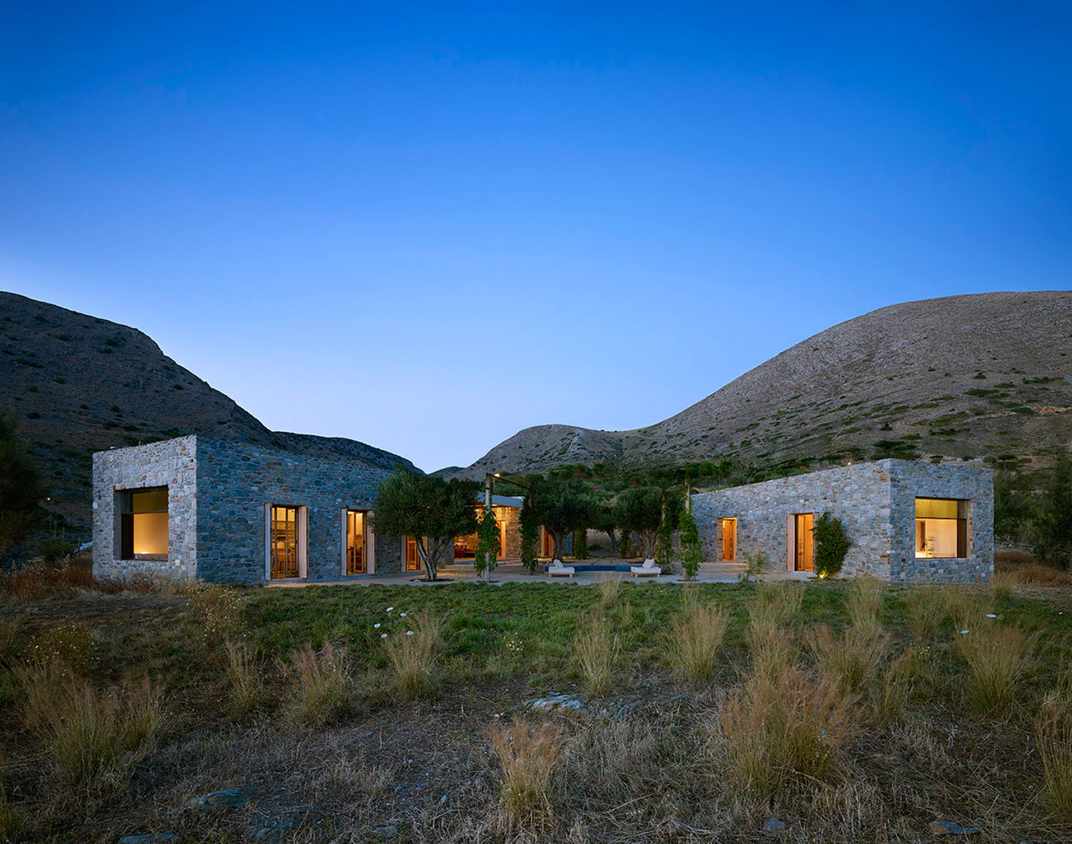 House in Syros by architect K. Tsigarida, photos by Yiorgis Yerolymbos